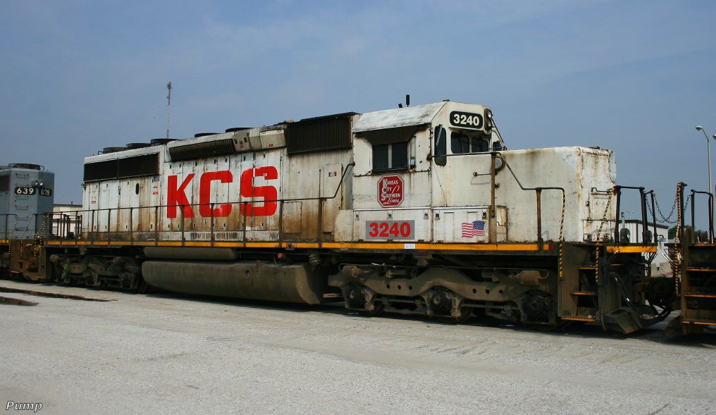 KCS 3240 - SD40-2 White Ghost